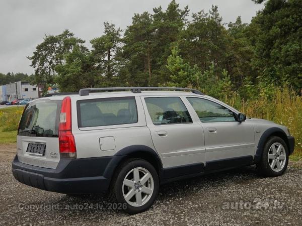 Pelēks Volvo XC70 2004 Tallina, ar dzinēja tilpumu 2.40 L un nobraukumu 240 tūkst. km par 5390 €, foto 6 vietnē AUTOMOTO.COM.LV