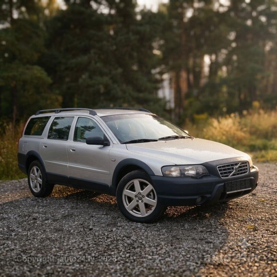 Pelēks Volvo XC70 2004 Tallina, ar dzinēja tilpumu 2.40 L un nobraukumu 240 tūkst. km par 5390 €, foto 1 vietnē AUTOMOTO.COM.LV