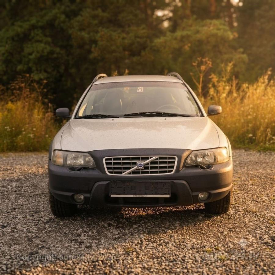 Pelēks Volvo XC70 2004 Tallina, ar dzinēja tilpumu 2.40 L un nobraukumu 240 tūkst. km par 5390 €, foto 3 vietnē AUTOMOTO.COM.LV