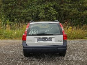 Pelēks Volvo XC70 2004 Tallina, ar dzinēja tilpumu 2.40 L un nobraukumu 240 tūkst. km par 5390 €, foto 4 vietnē AUTOMOTO.COM.LV