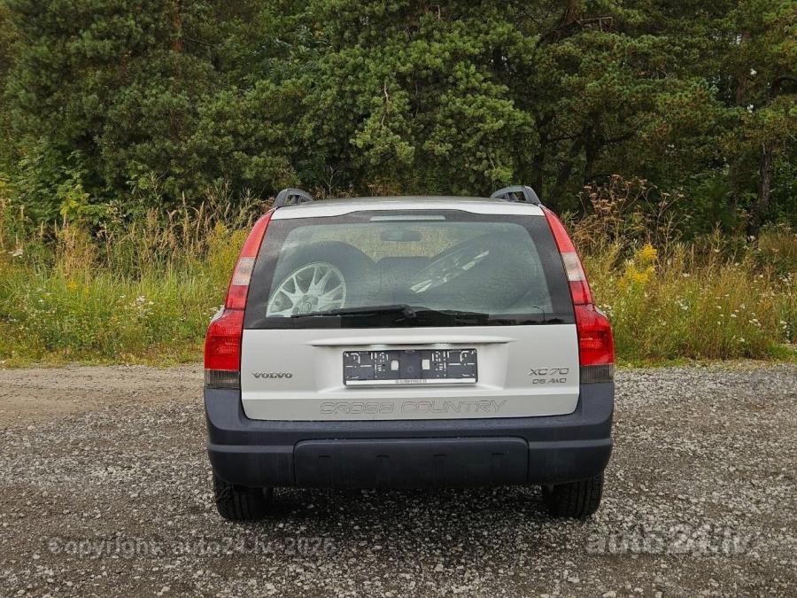 Pelēks Volvo XC70 2004 Tallina, ar dzinēja tilpumu 2.40 L un nobraukumu 240 tūkst. km par 5390 €, foto 4 vietnē AUTOMOTO.COM.LV