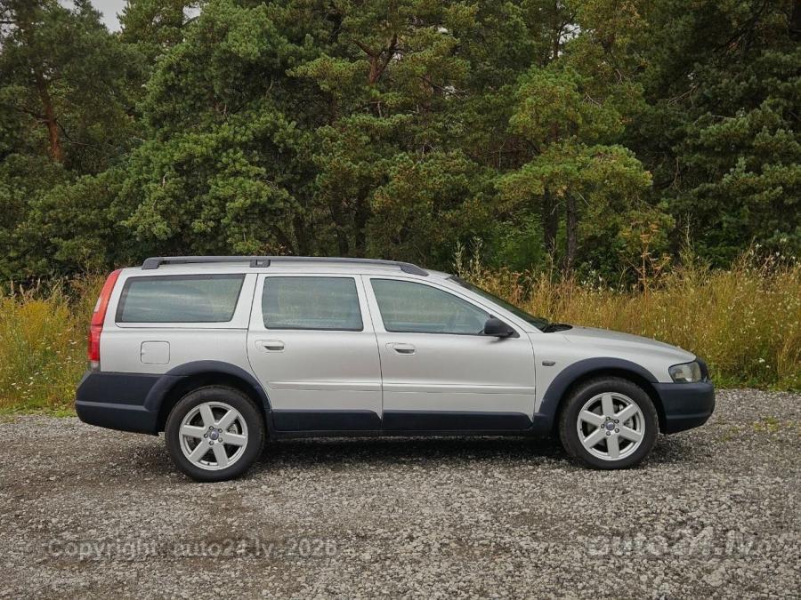 Pelēks Volvo XC70 2004 Tallina, ar dzinēja tilpumu 2.40 L un nobraukumu 240 tūkst. km par 5390 €, foto 8 vietnē AUTOMOTO.COM.LV