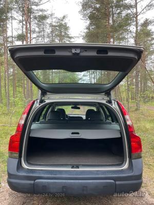 Pelēks Volvo XC70 2004 Tallina, ar dzinēja tilpumu 2.40 L un nobraukumu 240 tūkst. km par 5390 €, foto 10 vietnē AUTOMOTO.COM.LV