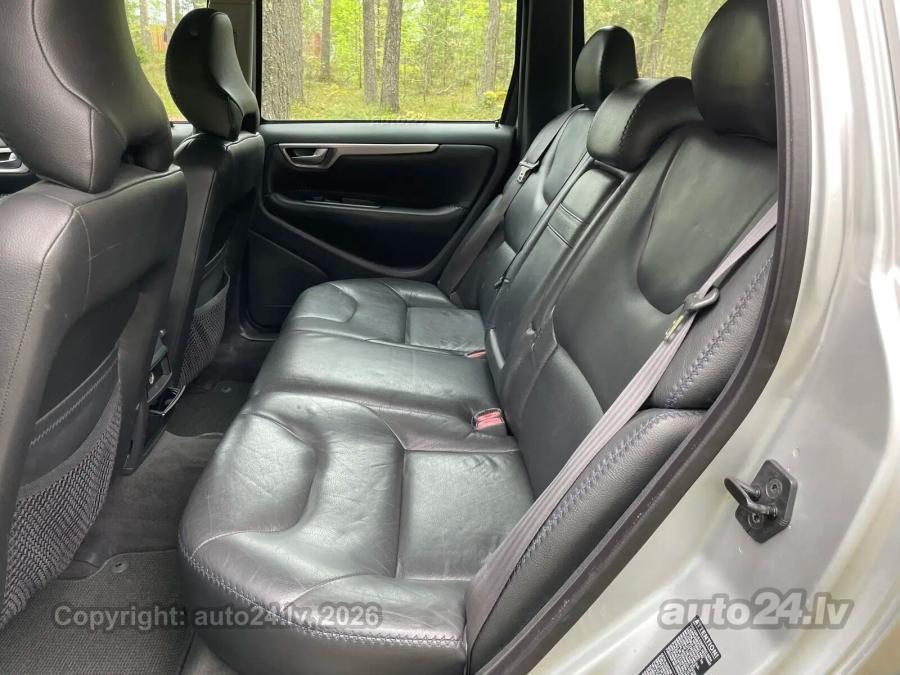 Pelēks Volvo XC70 2004 Tallina, ar dzinēja tilpumu 2.40 L un nobraukumu 240 tūkst. km par 5390 €, foto 11 vietnē AUTOMOTO.COM.LV