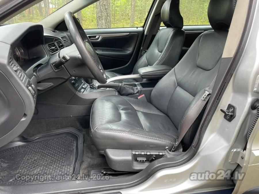 Pelēks Volvo XC70 2004 Tallina, ar dzinēja tilpumu 2.40 L un nobraukumu 240 tūkst. km par 5390 €, foto 14 vietnē AUTOMOTO.COM.LV