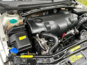 Pelēks Volvo XC70 2004 Tallina, ar dzinēja tilpumu 2.40 L un nobraukumu 240 tūkst. km par 5390 €, foto 21 vietnē AUTOMOTO.COM.LV
