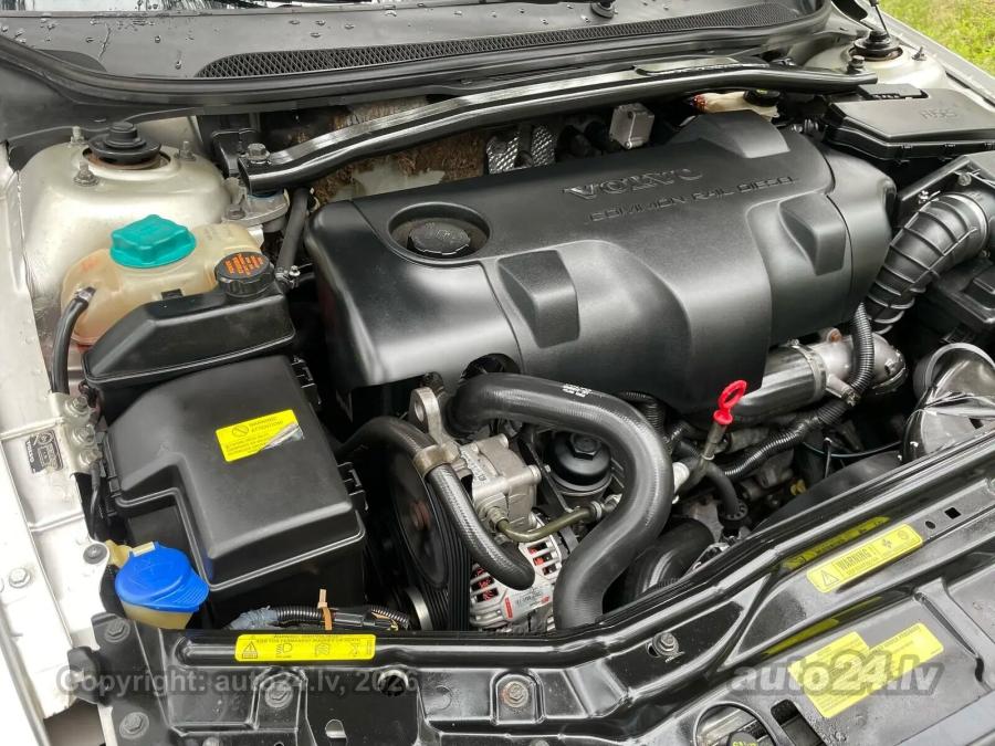 Pelēks Volvo XC70 2004 Tallina, ar dzinēja tilpumu 2.40 L un nobraukumu 240 tūkst. km par 5390 €, foto 21 vietnē AUTOMOTO.COM.LV