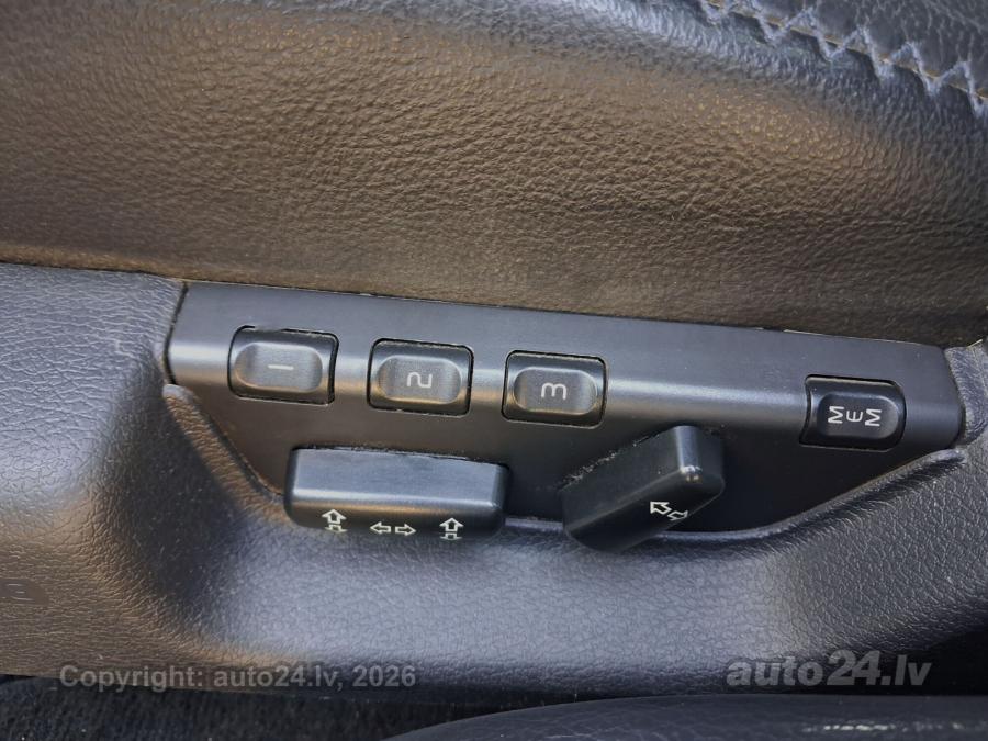 Pelēks Volvo XC70 2004 Paide, ar dzinēja tilpumu 2.40 L un nobraukumu 0 tūkst. km par 4450 €, foto 8 vietnē AUTOMOTO.COM.LV