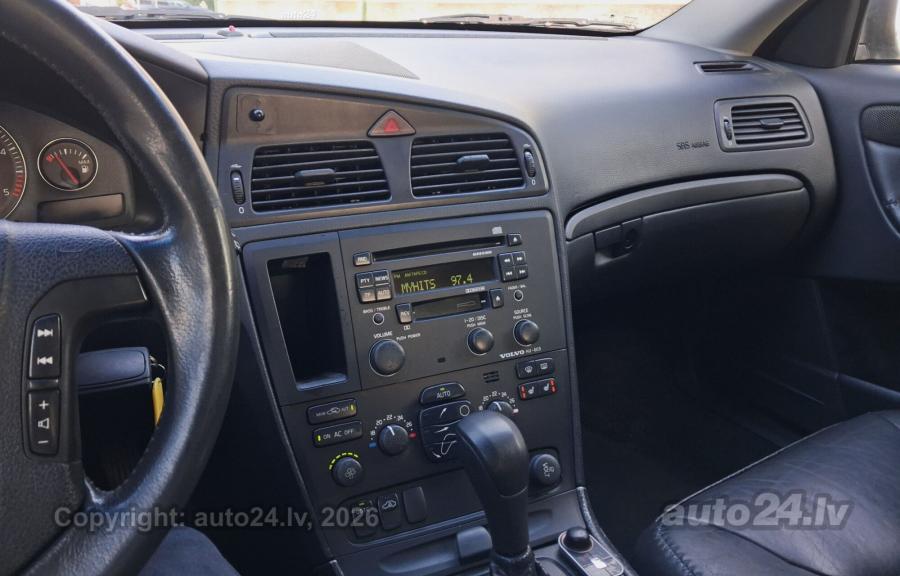 Pelēks Volvo XC70 2004 Paide, ar dzinēja tilpumu 2.40 L un nobraukumu 0 tūkst. km par 4450 €, foto 12 vietnē AUTOMOTO.COM.LV