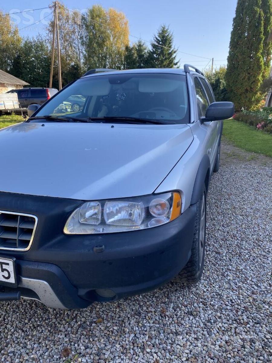 Pelēks Volvo XC70 2004 Liepāja, ar dzinēja tilpumu 2.40 L un nobraukumu 510 tūkst. km par 2050 €, foto 1 vietnē AUTOMOTO.COM.LV