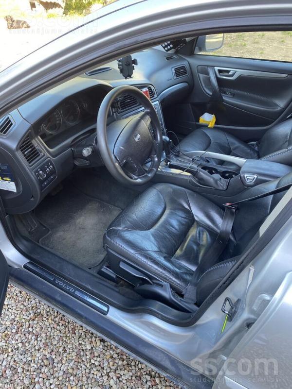 Pelēks Volvo XC70 2004 Liepāja, ar dzinēja tilpumu 2.40 L un nobraukumu 510 tūkst. km par 2050 €, foto 7 vietnē AUTOMOTO.COM.LV
