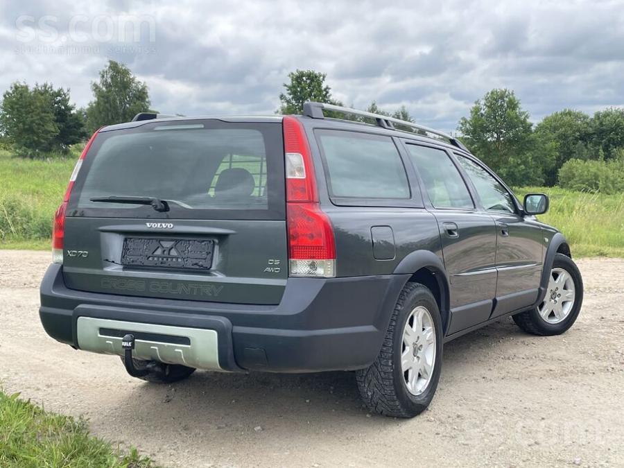 Grey Volvo XC70 2005 in Riga, with an engine capacity of 2.40 L and mileage of 0 thousand km for 4300 €, photo 8 on AUTOMOTO.COM.LV