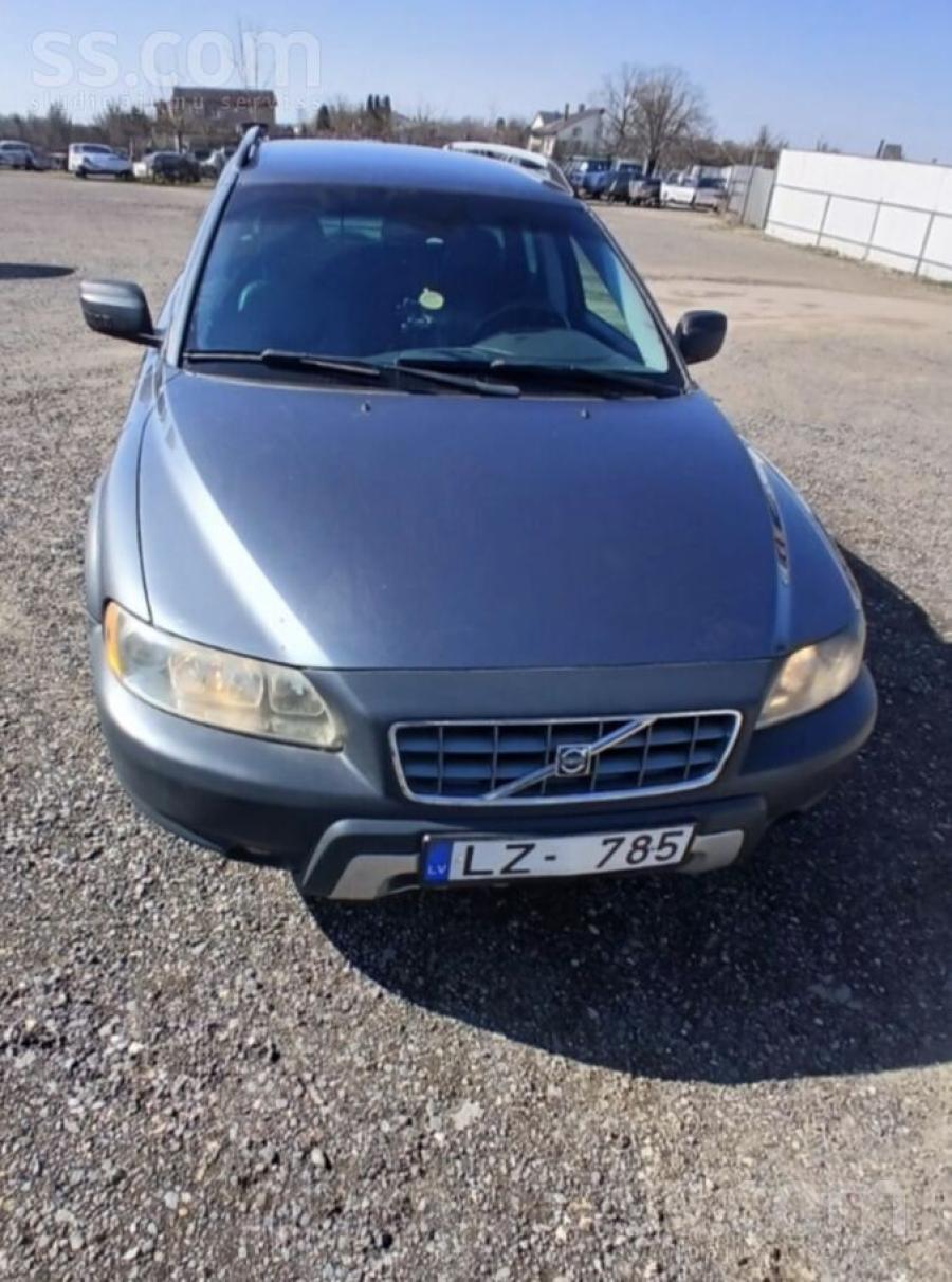 Grey Volvo XC70 2005 in Riga, with an engine capacity of 2.40 L and mileage of 303 thousand km for 2500 €, photo 2 on AUTOMOTO.COM.LV