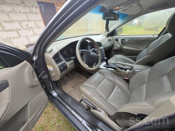Pelēks Volvo XC70 2005 Ludza, ar dzinēja tilpumu 2.40 L un nobraukumu 384 tūkst. km par 2650 €, foto 8 vietnē AUTOMOTO.COM.LV