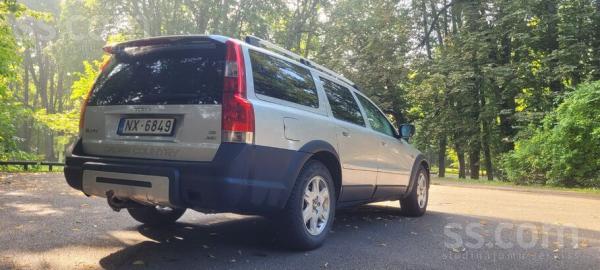 Grey Volvo XC70 2005 in Bauska, with an engine capacity of 2.40 L and mileage of 376 thousand km for 2700 €, photo 3 on AUTOMOTO.COM.LV