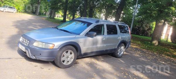 Grey Volvo XC70 2005 in Bauska, with an engine capacity of 2.40 L and mileage of 376 thousand km for 2700 €, photo 4 on AUTOMOTO.COM.LV