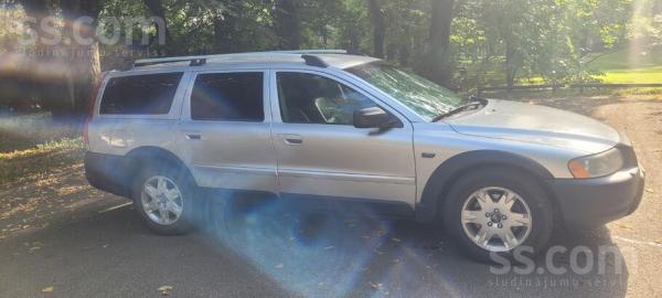 Grey Volvo XC70 2005 in Bauska, with an engine capacity of 2.40 L and mileage of 376 thousand km for 2700 €, photo 5 on AUTOMOTO.COM.LV