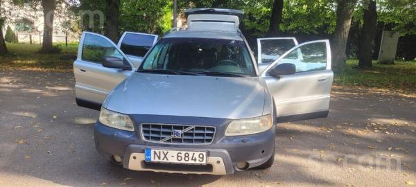 Grey Volvo XC70 2005 in Bauska, with an engine capacity of 2.40 L and mileage of 376 thousand km for 2700 €, photo 8 on AUTOMOTO.COM.LV