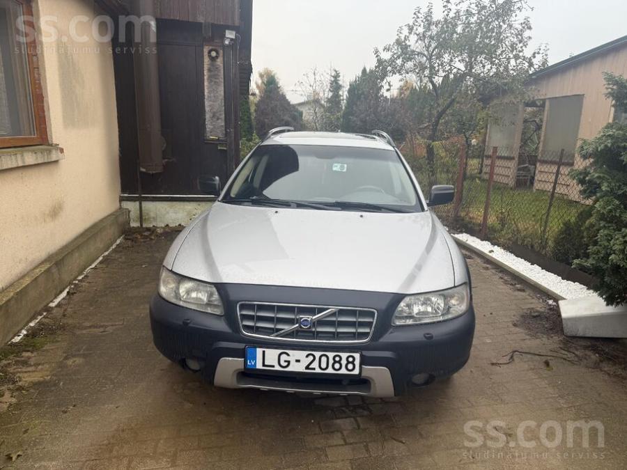 Grey Volvo XC70 2005 in Riga, with an engine capacity of 2.40 L and mileage of 426 thousand km for 2300 €, photo 1 on AUTOMOTO.COM.LV