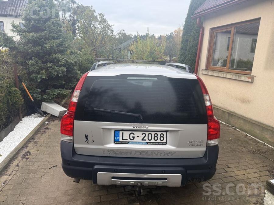 Grey Volvo XC70 2005 in Riga, with an engine capacity of 2.40 L and mileage of 426 thousand km for 2300 €, photo 2 on AUTOMOTO.COM.LV