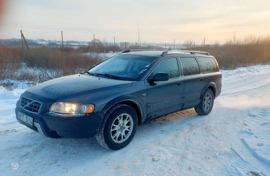 Pelēks Volvo XC70 2005 Viļņa, ar dzinēja tilpumu 2.40 L un nobraukumu 402 tūkst. km par 2600 €, foto 2 vietnē AUTOMOTO.COM.LV