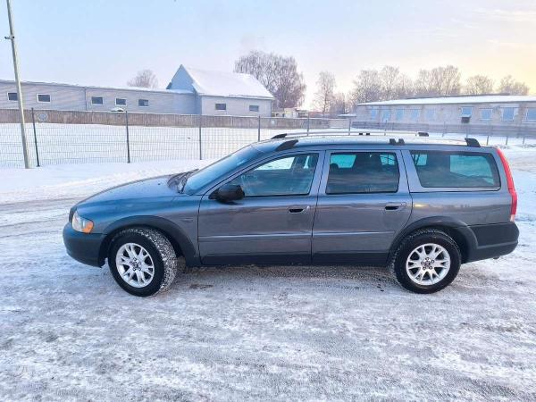 Grey Volvo XC70 2005 in Prienai, with an engine capacity of 2.40 L and mileage of 408 thousand km for 2700 €, photo 2 on AUTOMOTO.COM.LV