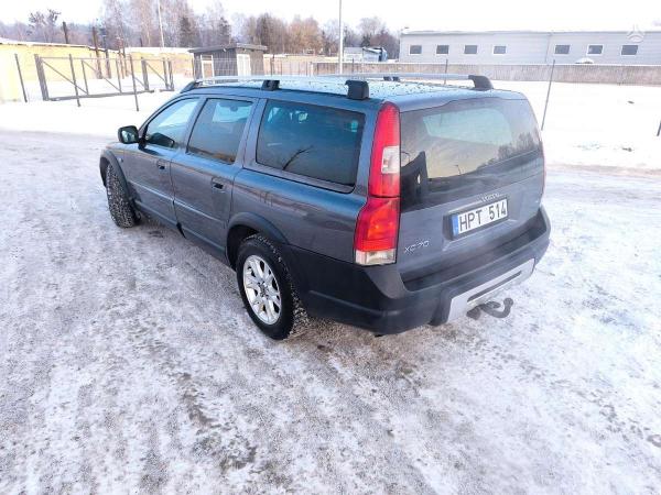Grey Volvo XC70 2005 in Prienai, with an engine capacity of 2.40 L and mileage of 408 thousand km for 2700 €, photo 3 on AUTOMOTO.COM.LV