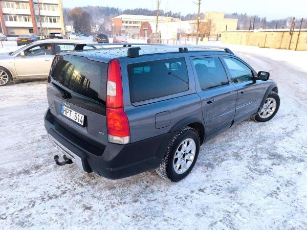 Grey Volvo XC70 2005 in Prienai, with an engine capacity of 2.40 L and mileage of 408 thousand km for 2700 €, photo 4 on AUTOMOTO.COM.LV