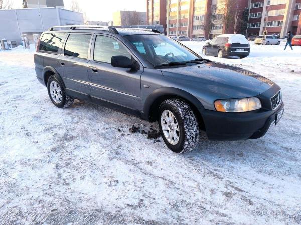 Grey Volvo XC70 2005 in Prienai, with an engine capacity of 2.40 L and mileage of 408 thousand km for 2700 €, photo 5 on AUTOMOTO.COM.LV