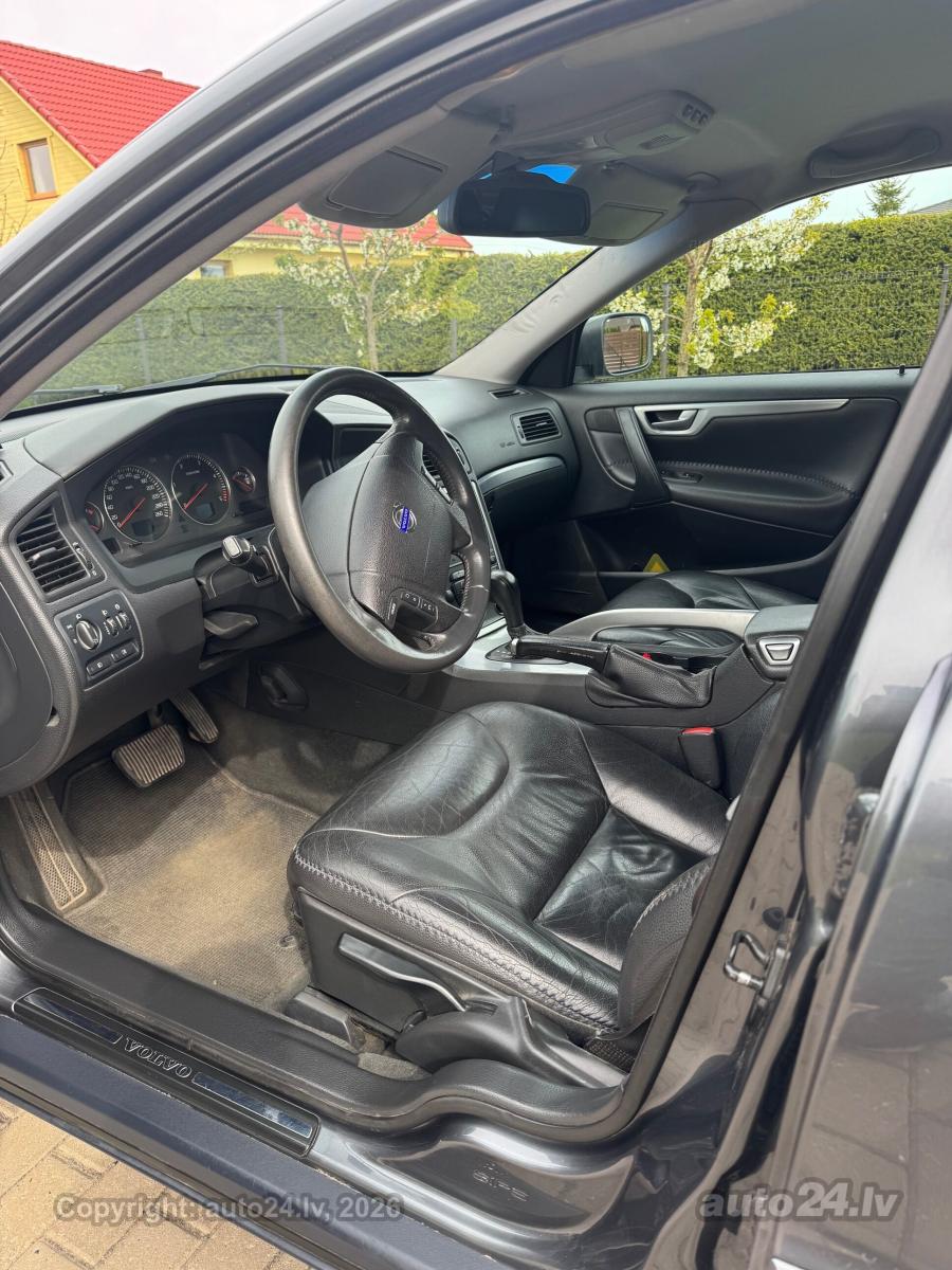 Pelēks Volvo XC70 2005 Tartu, ar dzinēja tilpumu 2.40 L un nobraukumu 397 tūkst. km par 3500 €, foto 7 vietnē AUTOMOTO.COM.LV
