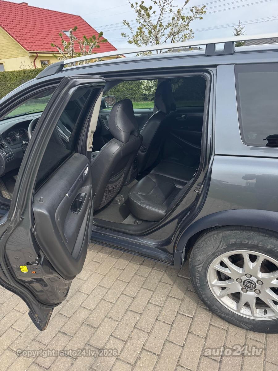 Pelēks Volvo XC70 2005 Tartu, ar dzinēja tilpumu 2.40 L un nobraukumu 397 tūkst. km par 3500 €, foto 8 vietnē AUTOMOTO.COM.LV