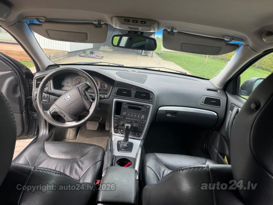 Pelēks Volvo XC70 2005 Tartu, ar dzinēja tilpumu 2.40 L un nobraukumu 397 tūkst. km par 3500 €, foto 9 vietnē AUTOMOTO.COM.LV