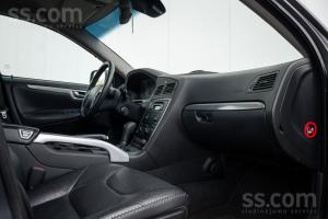 Grey Volvo XC70 2005 in Jelgava, with an engine capacity of 2.40 L and mileage of 353 thousand km for 2800 €, photo 8 on AUTOMOTO.COM.LV
