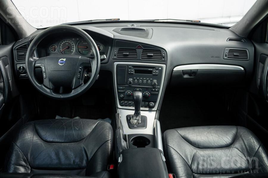 Grey Volvo XC70 2005 in Jelgava, with an engine capacity of 2.40 L and mileage of 353 thousand km for 2800 €, photo 12 on AUTOMOTO.COM.LV