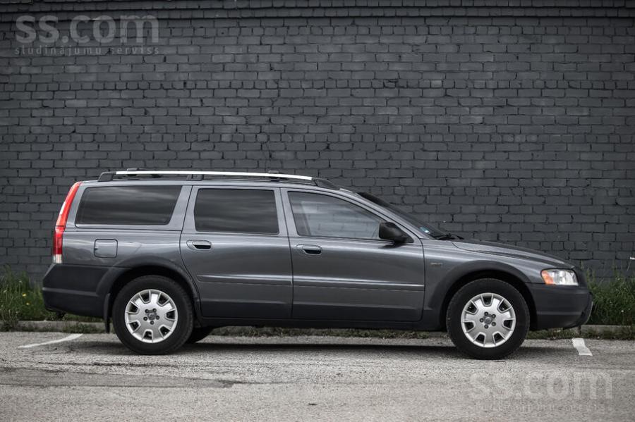 Grey Volvo XC70 2005 in Tukums, with an engine capacity of 2.40 L and mileage of 0 thousand km for 4200 €, photo 3 on AUTOMOTO.COM.LV