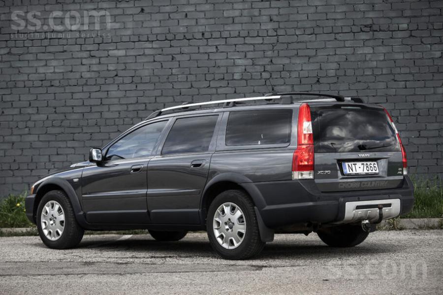 Grey Volvo XC70 2005 in Tukums, with an engine capacity of 2.40 L and mileage of 0 thousand km for 4200 €, photo 4 on AUTOMOTO.COM.LV