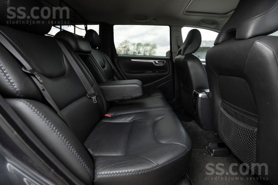 Grey Volvo XC70 2005 in Tukums, with an engine capacity of 2.40 L and mileage of 0 thousand km for 4200 €, photo 12 on AUTOMOTO.COM.LV