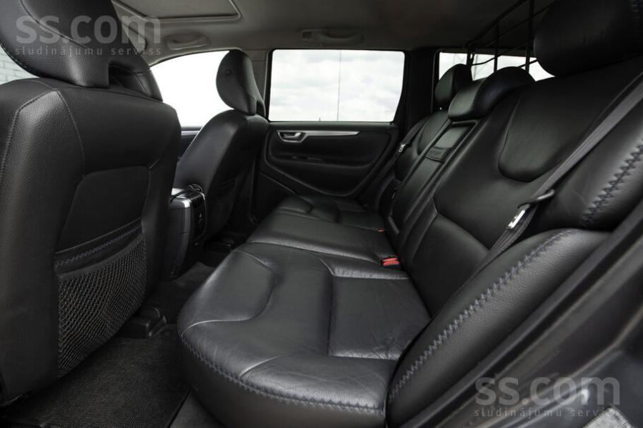 Grey Volvo XC70 2005 in Tukums, with an engine capacity of 2.40 L and mileage of 0 thousand km for 4200 €, photo 13 on AUTOMOTO.COM.LV