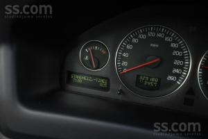 Grey Volvo XC70 2005 in Tukums, with an engine capacity of 2.40 L and mileage of 0 thousand km for 4200 €, photo 17 on AUTOMOTO.COM.LV