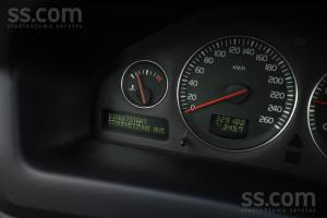 Grey Volvo XC70 2005 in Tukums, with an engine capacity of 2.40 L and mileage of 0 thousand km for 4200 €, photo 18 on AUTOMOTO.COM.LV