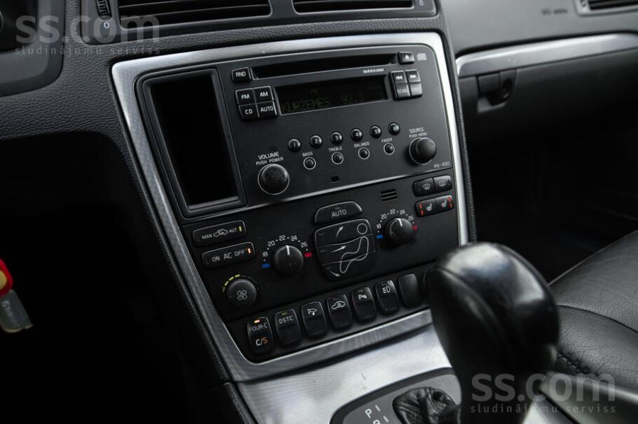 Grey Volvo XC70 2005 in Tukums, with an engine capacity of 2.40 L and mileage of 0 thousand km for 4200 €, photo 21 on AUTOMOTO.COM.LV