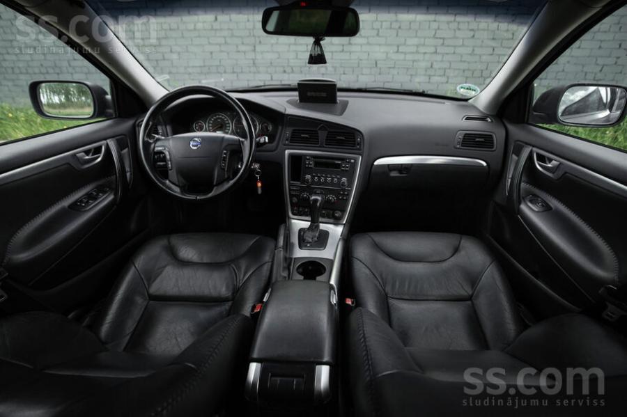 Grey Volvo XC70 2005 in Tukums, with an engine capacity of 2.40 L and mileage of 0 thousand km for 4200 €, photo 23 on AUTOMOTO.COM.LV