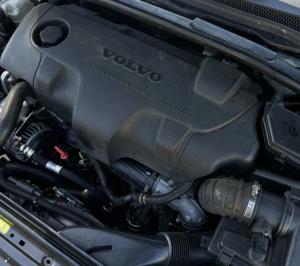 Grey Volvo XC70 2005 in Riga, with an engine capacity of 2.40 L and mileage of 274 thousand km for 4590 €, photo 6 on AUTOMOTO.COM.LV