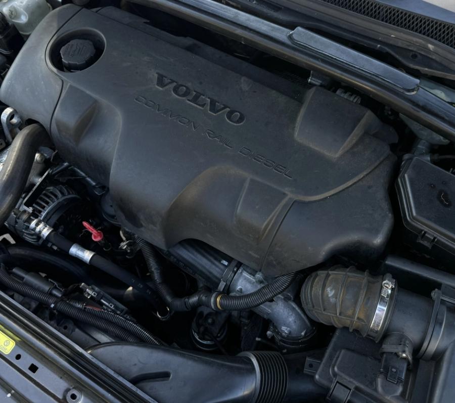 Grey Volvo XC70 2005 in Riga, with an engine capacity of 2.40 L and mileage of 274 thousand km for 4590 €, photo 6 on AUTOMOTO.COM.LV