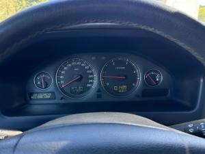 Grey Volvo XC70 2005 in Riga, with an engine capacity of 2.40 L and mileage of 274 thousand km for 4590 €, photo 10 on AUTOMOTO.COM.LV