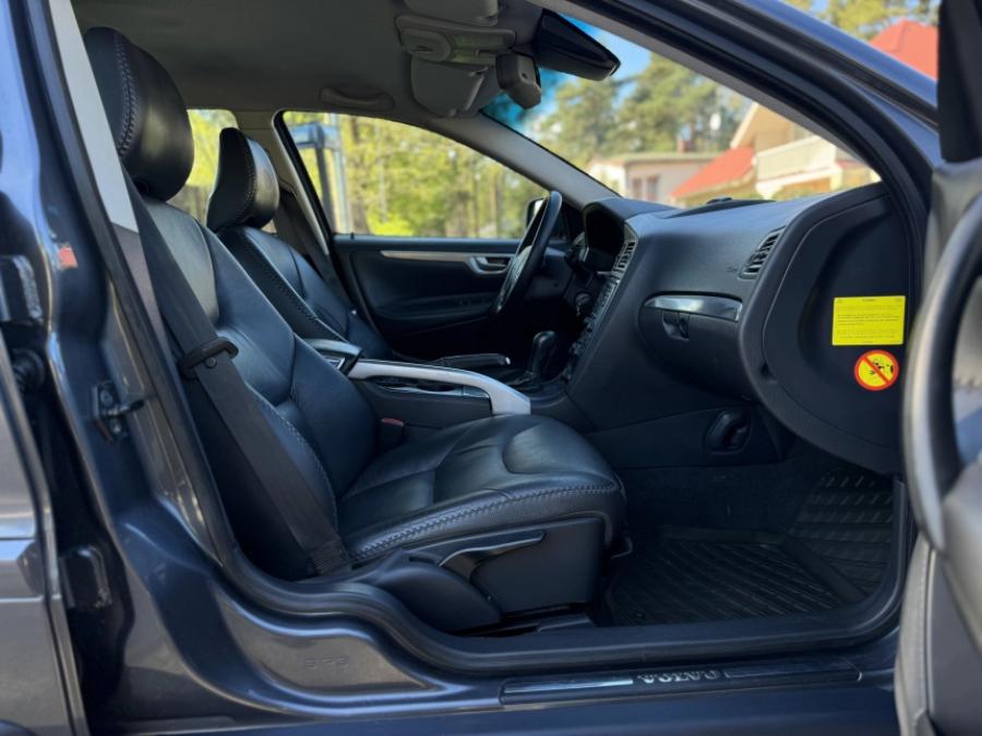 Grey Volvo XC70 2005 in Riga, with an engine capacity of 2.40 L and mileage of 274 thousand km for 4590 €, photo 22 on AUTOMOTO.COM.LV