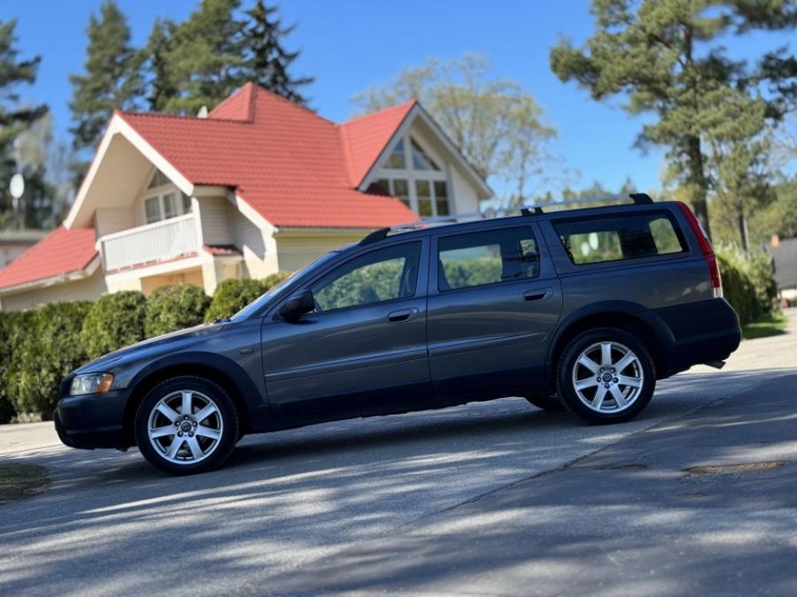 Grey Volvo XC70 2005 in Riga, with an engine capacity of 2.40 L and mileage of 274 thousand km for 4590 €, photo 28 on AUTOMOTO.COM.LV