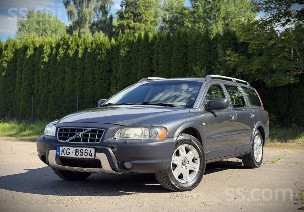 Pelēks Volvo XC70 2005 Jelgava, ar dzinēja tilpumu 2.40 L un nobraukumu 390 tūkst. km par 2950 €, foto 1 vietnē AUTOMOTO.COM.LV