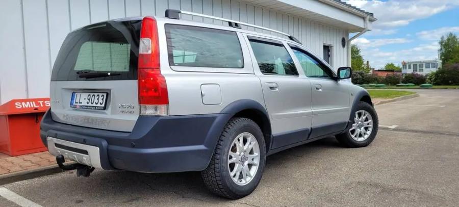 Pelēks Volvo XC70 2005 Rīga, ar dzinēja tilpumu 2.40 L un nobraukumu 353 tūkst. km par 3990 €, foto 3 vietnē AUTOMOTO.COM.LV