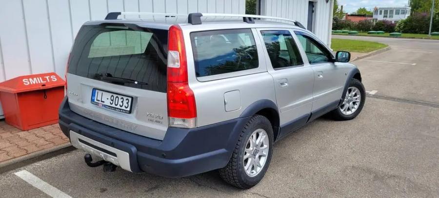 Pelēks Volvo XC70 2005 Rīga, ar dzinēja tilpumu 2.40 L un nobraukumu 353 tūkst. km par 3990 €, foto 4 vietnē AUTOMOTO.COM.LV